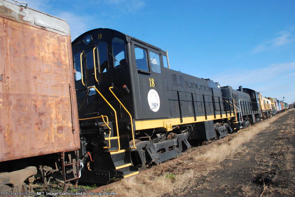 Also in the line were several Alco S series switchers.